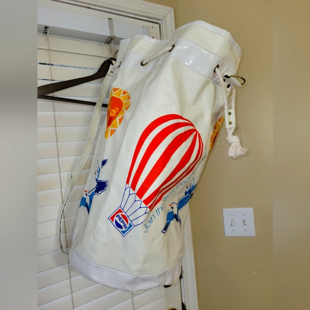 Pepsi Cola 1974 Promo Bag Pepsi People Feeling Free - Gem